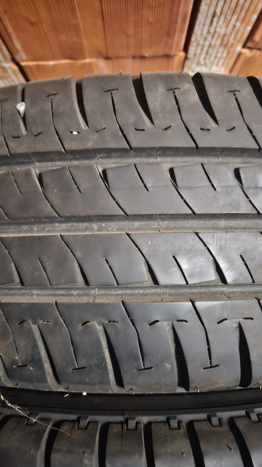 Gume ljetne Michelin 235/65/16c 4 kom.