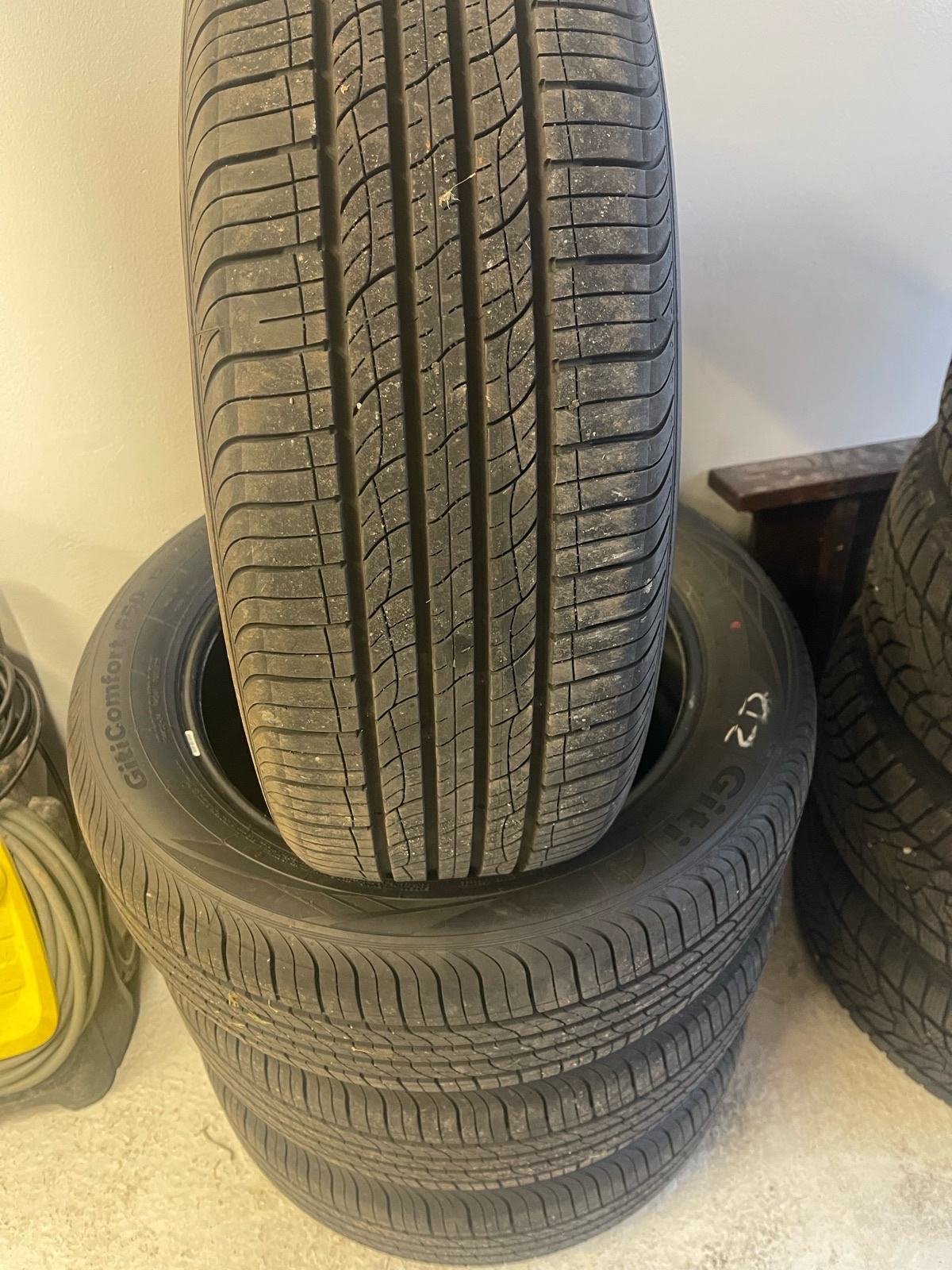 Gume ljetne Ostalo 215/55/18 4 kom.