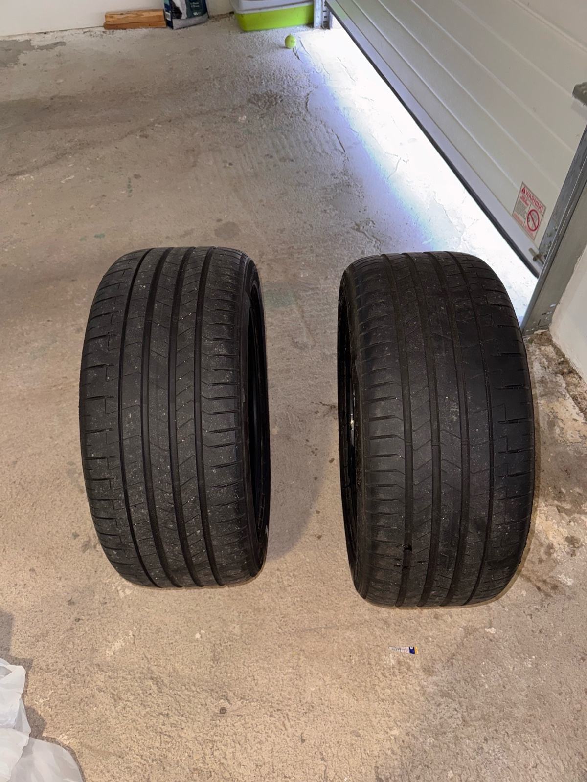 Gume ljetne Pirelli 255/45/18 2 kom Dot 44/23