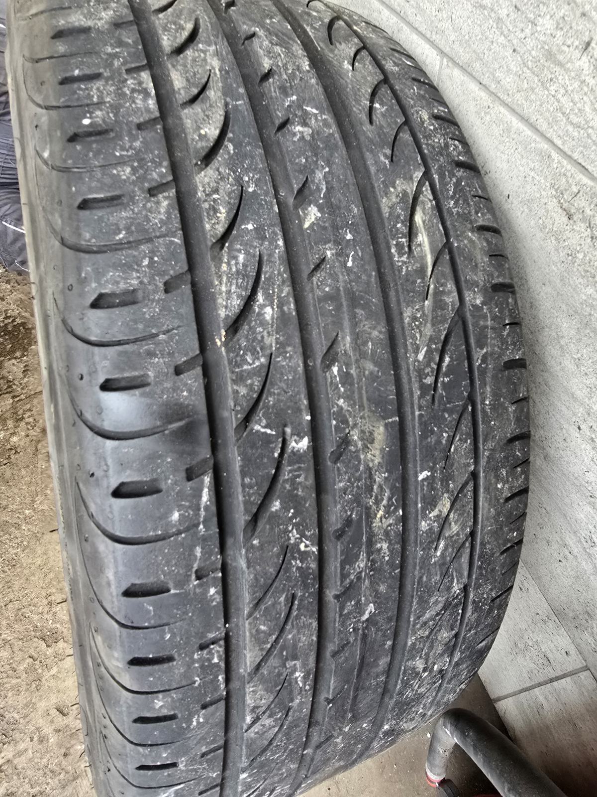 Gume ljetne Pirelli 255/35/19 2 kom.