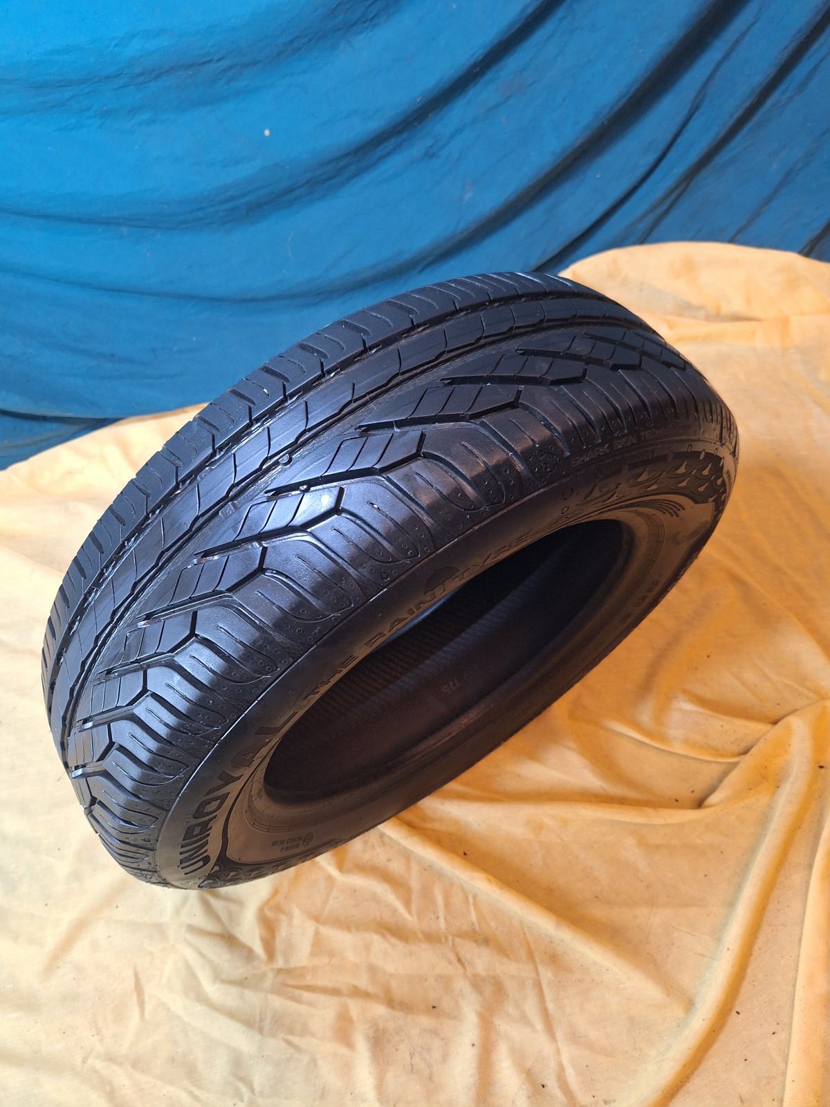 Gume ljetne Uniroyal 185/65/15 2 kom.