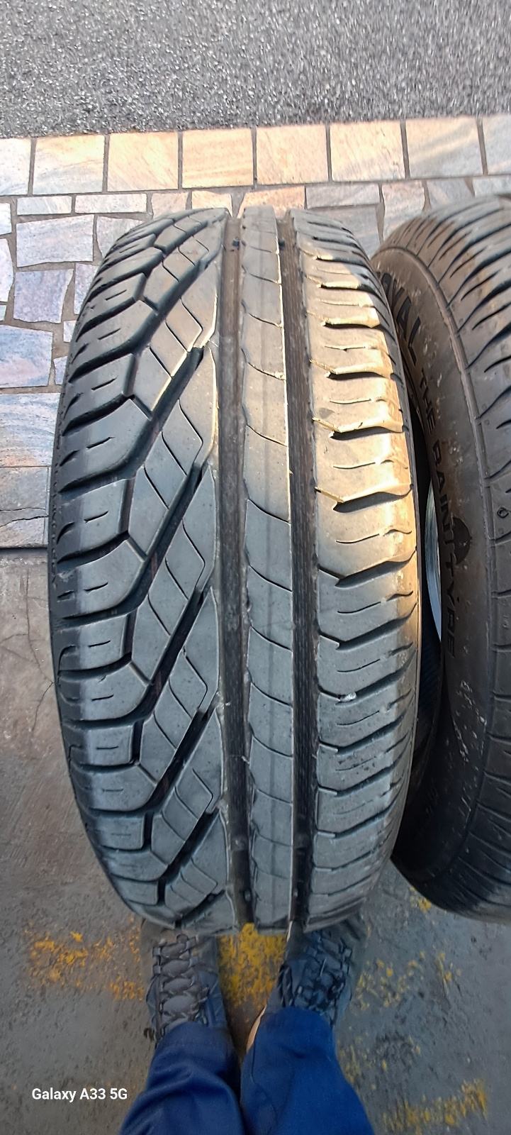 Gume ljetne Uniroyal 185/65/15 2kom