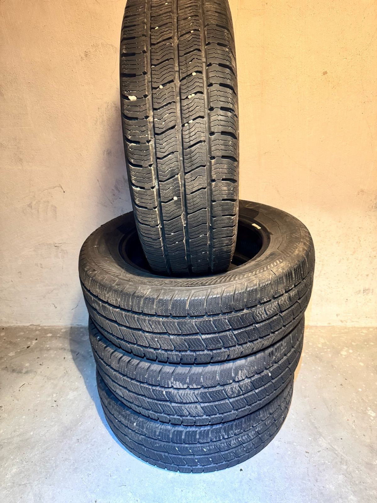 Gume zimske Barum 215/65/16 4 kom.