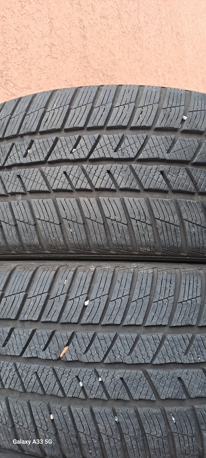 Gume zimske Barum 245/45/18 2kom