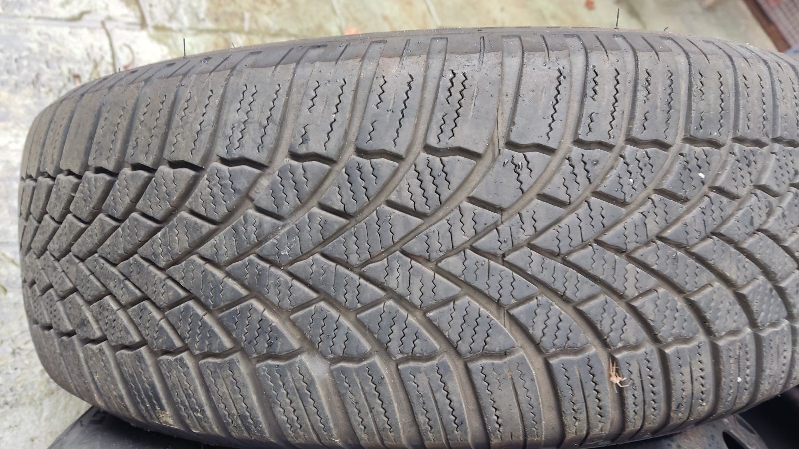 Gume zimske Bridgestone 195/65/15 2 kom.