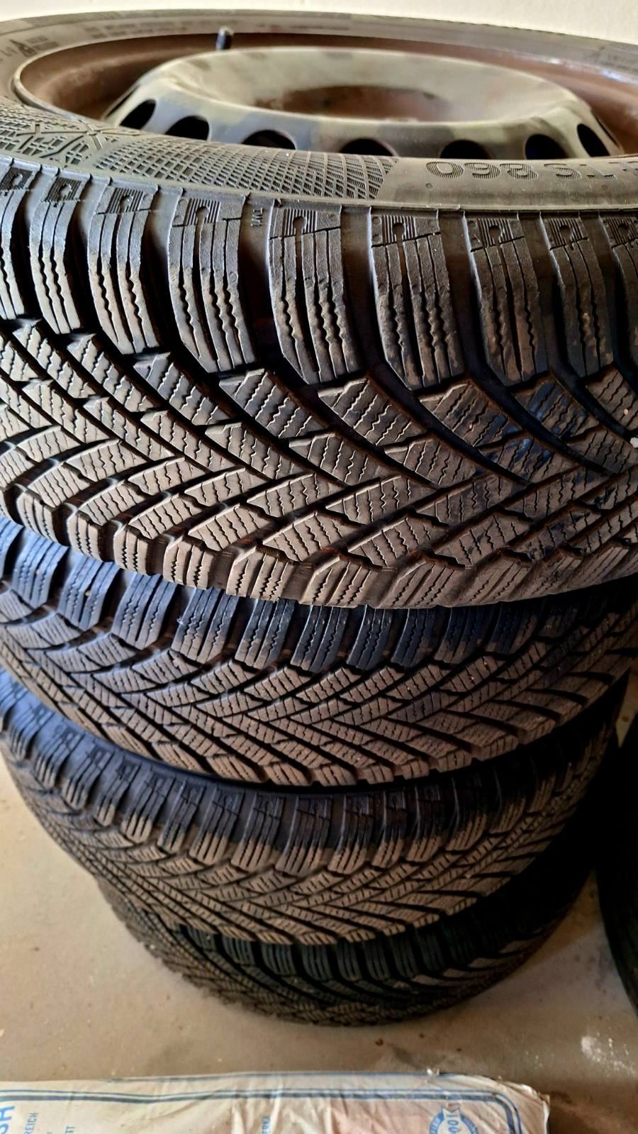 Gume zimske Continental 195/65/15 4 kom.