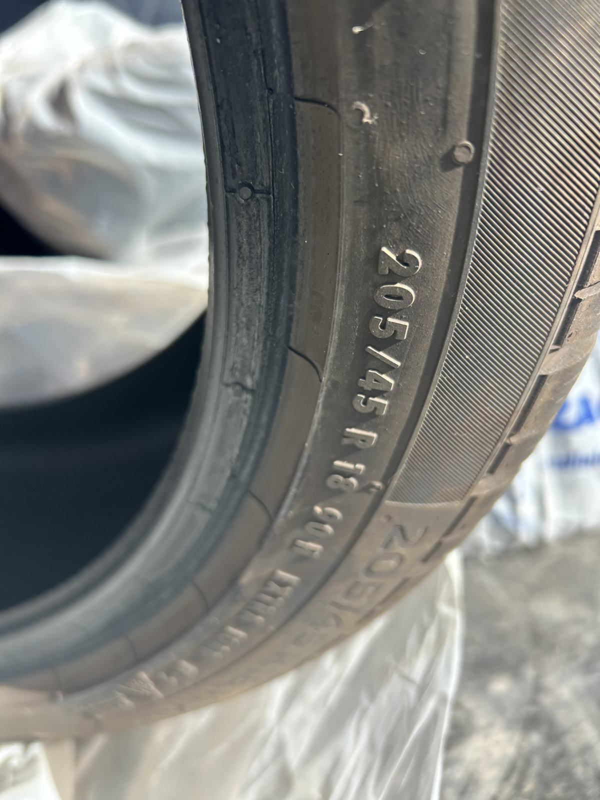 Gume zimske Continental 205/45/18 4 kom.