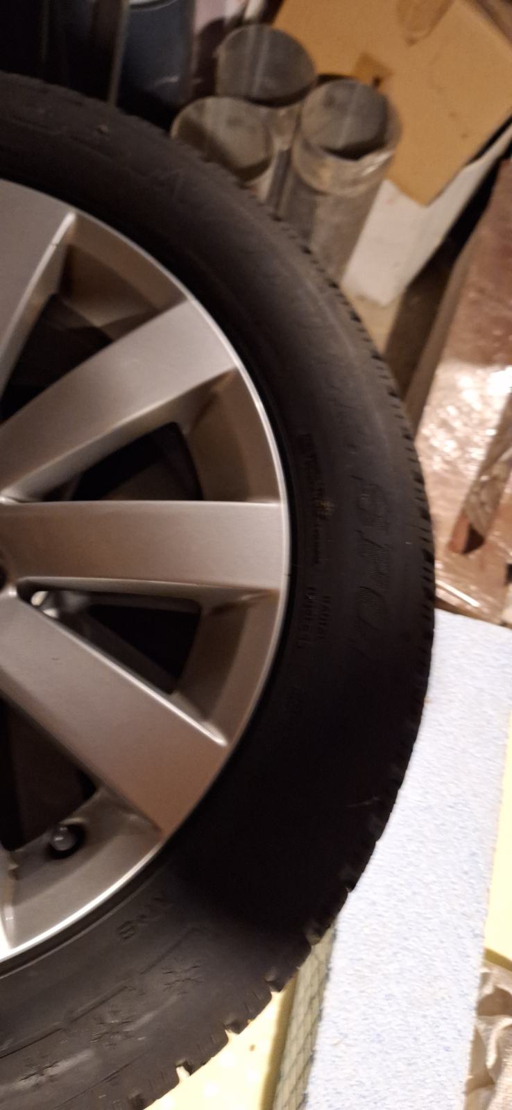 Gume zimske Dunlop 205/55/16 4 kom.