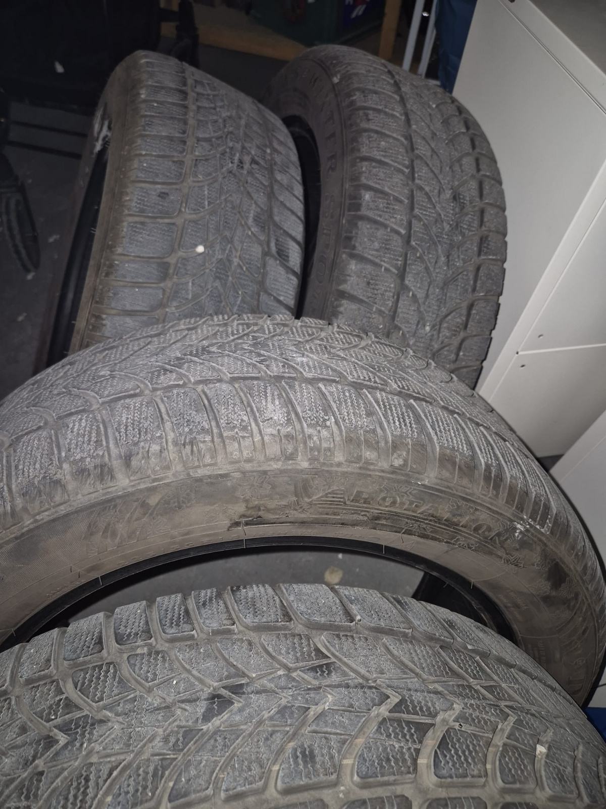 Gume zimske Dunlop 225/55/18 4 kom.