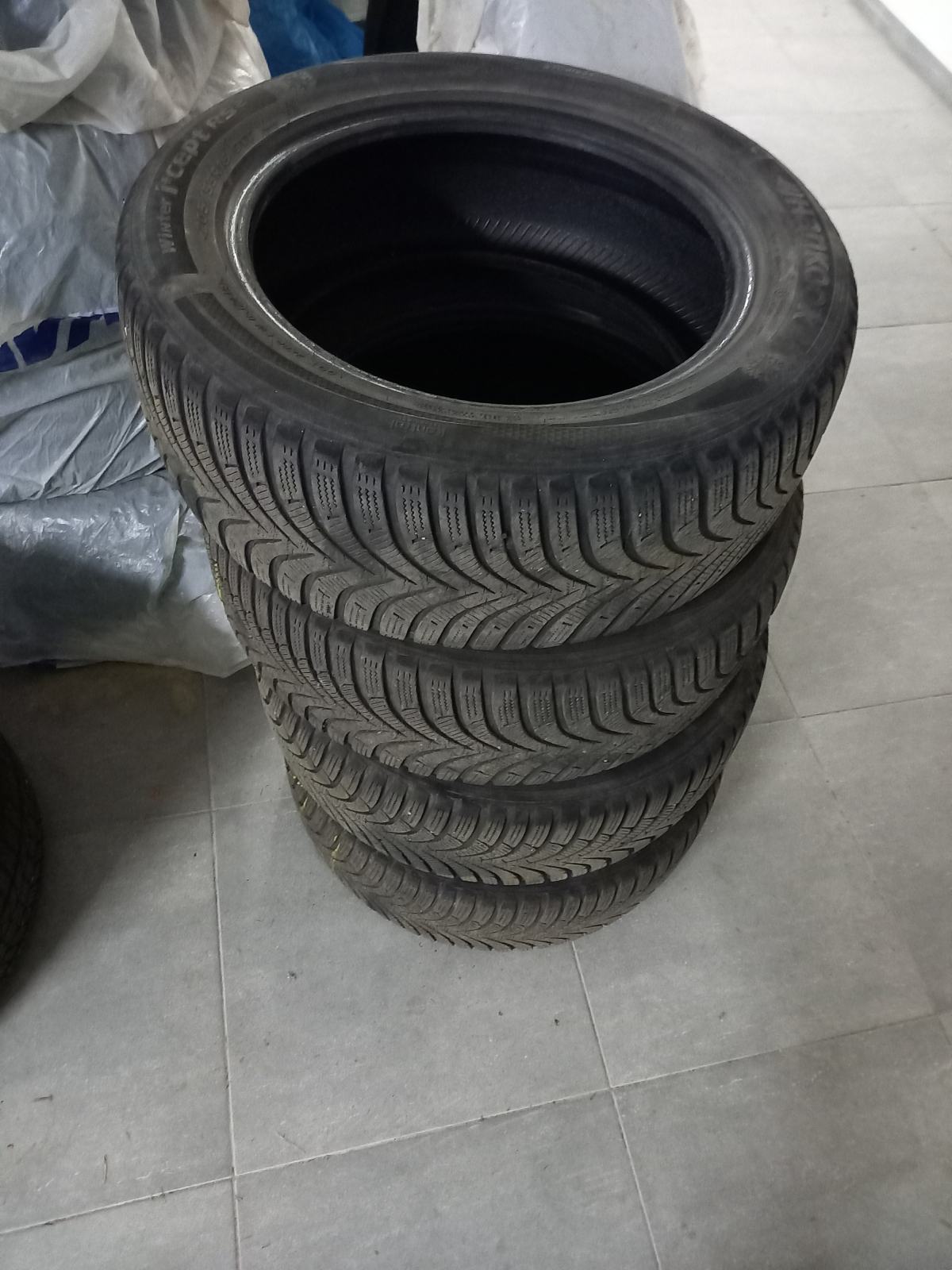 Gume zimske Hankook 205/55/16 4 kom.