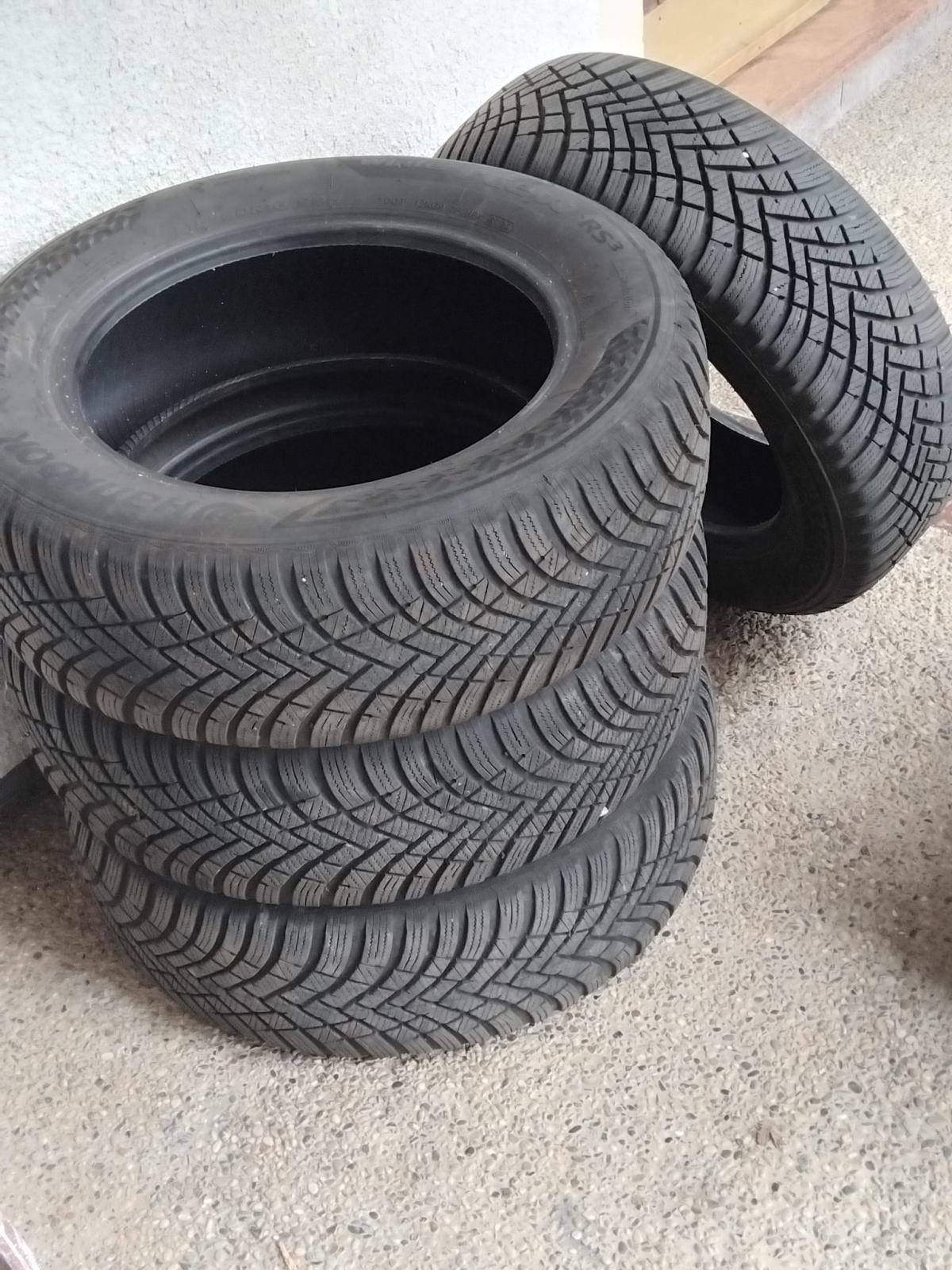 Gume zimske Hankook 215/60/16 4 kom.