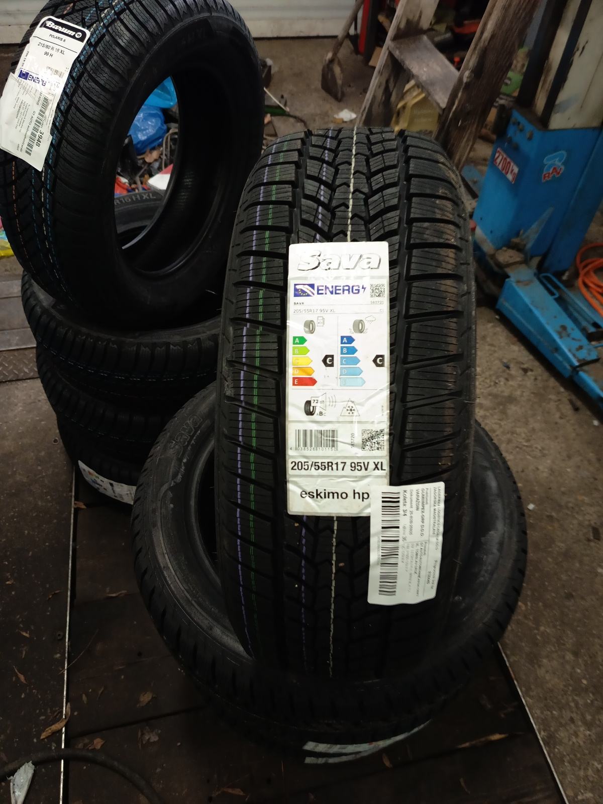 Gume zimske Sava 205/55/17 4 kom.