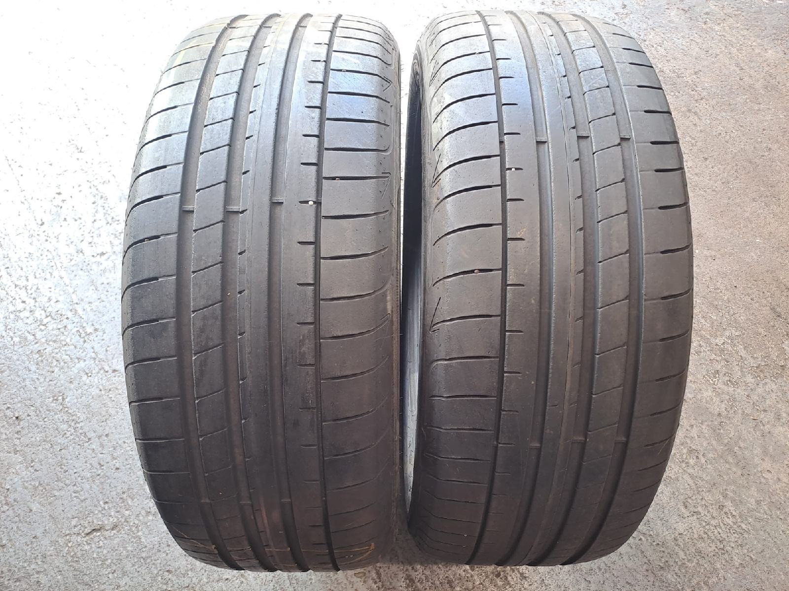 2 gume 235 55 R19 Goodyear Eagle F1 SUV, dot 4018, 6mm, obje 90 eura