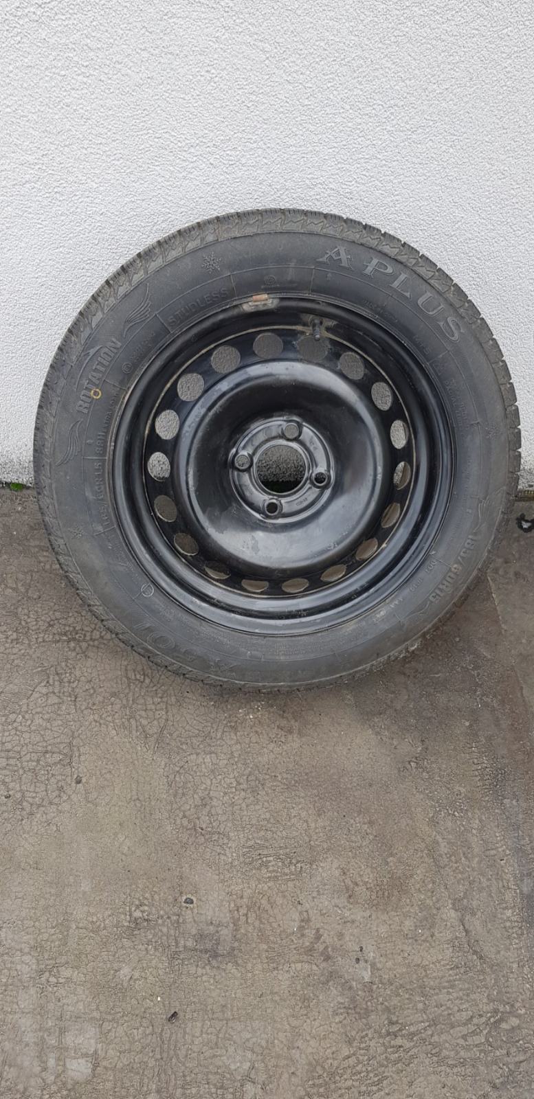 Zimske Gume sa felgama 185/60/15 zimska 4 kom. za Renault, Nissan,Daci