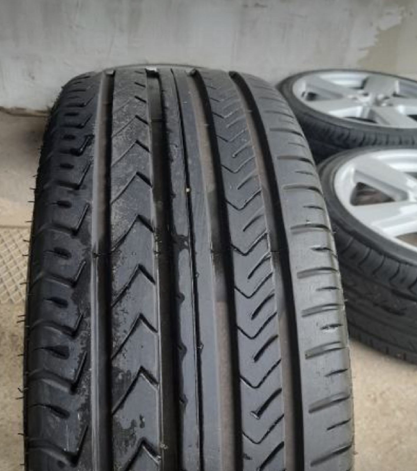 Gume 225/40/18 ljetna 2 kom.