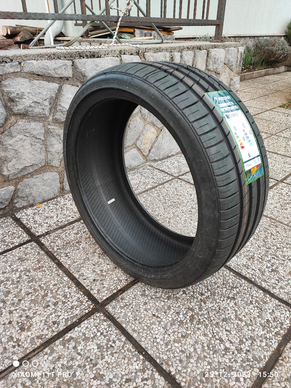 Gume 235/35/19 ljetna 4 kom.