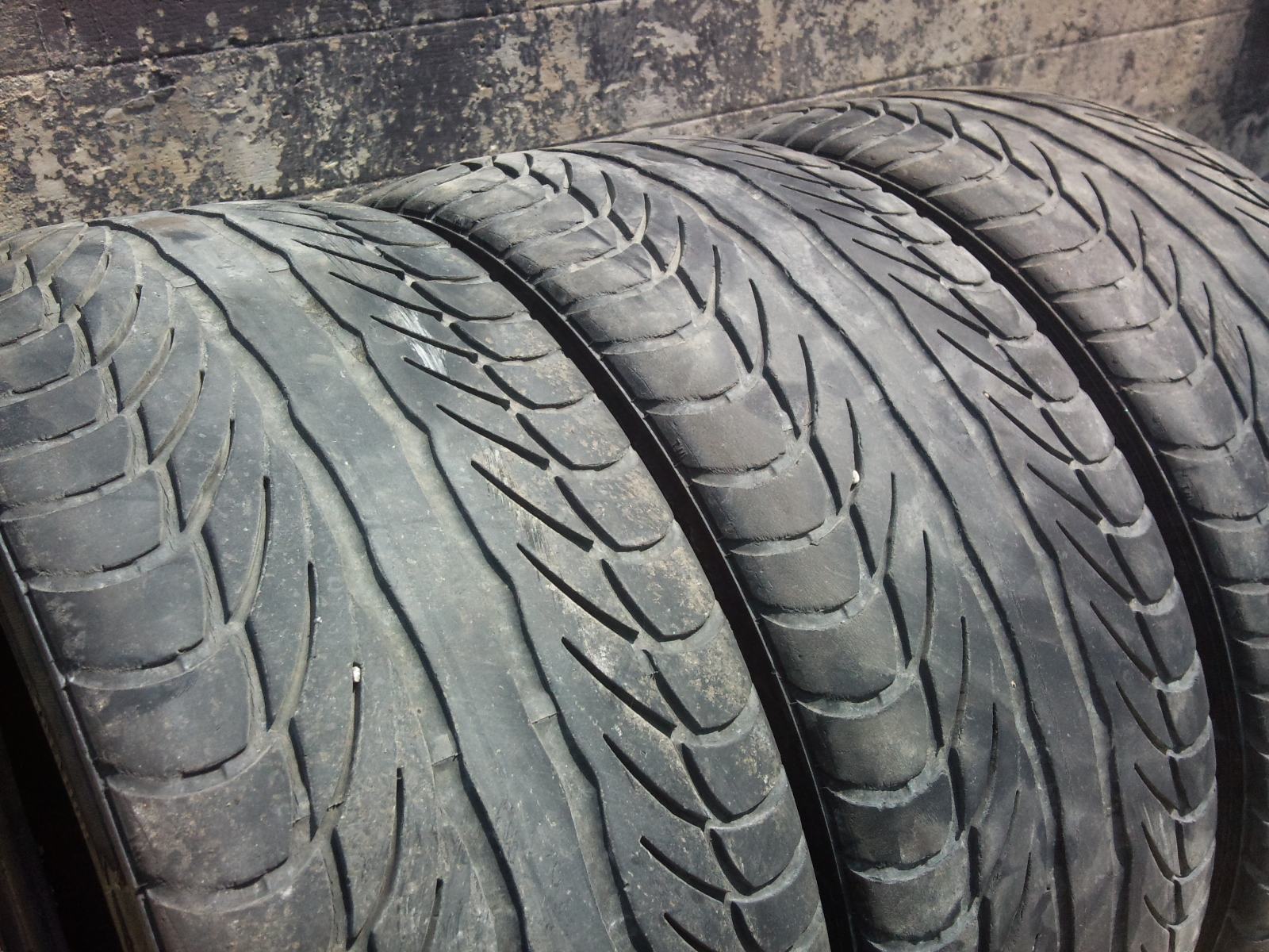 Gume Barum 205/40/17