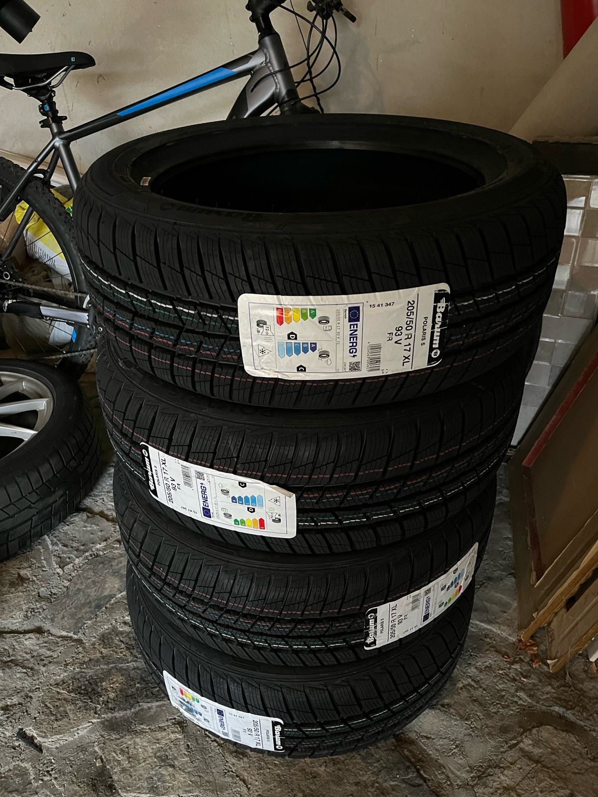 Gume Barum 205/50/17 zimska 4 kom.