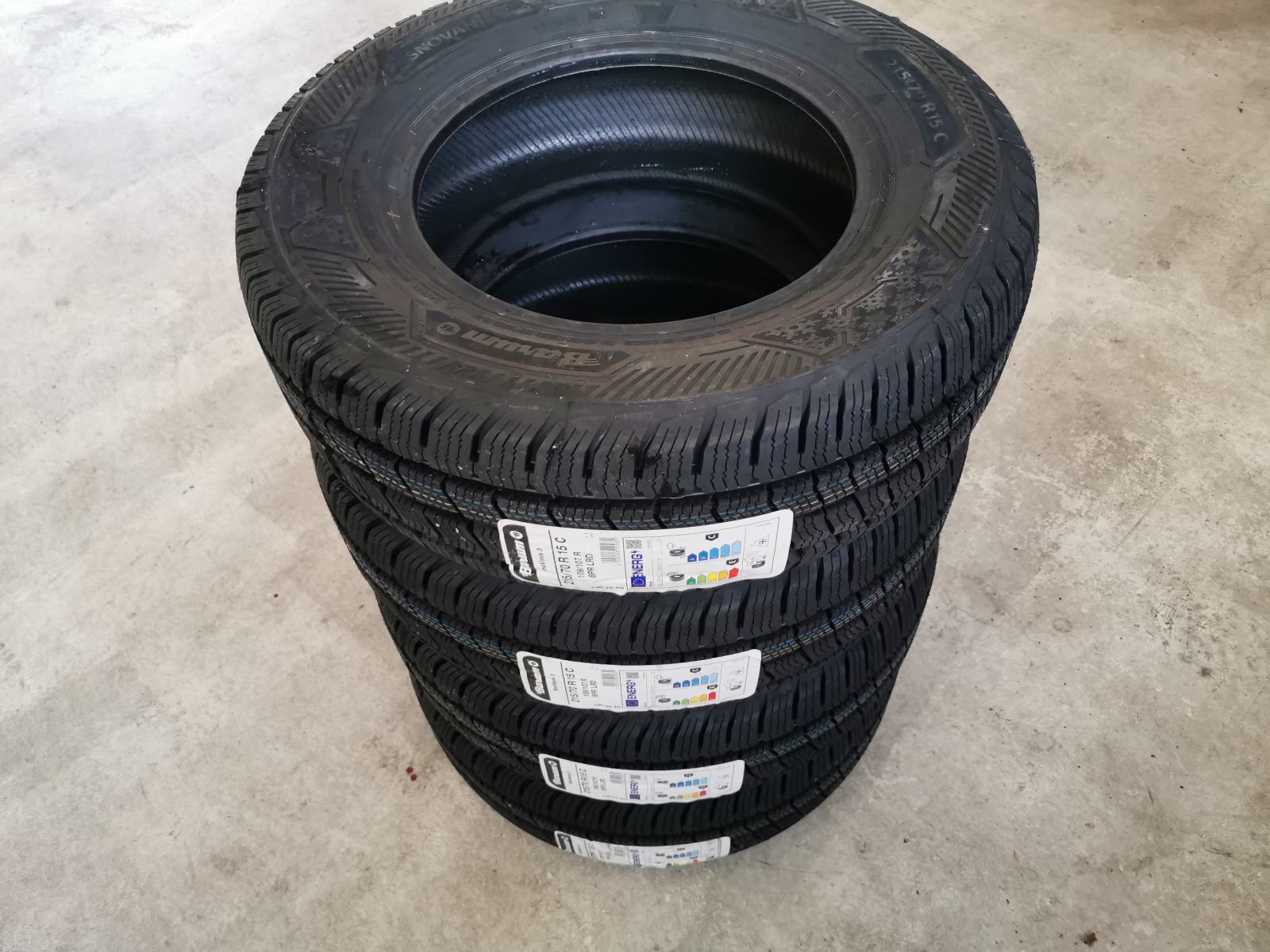 Gume Barum 215/70/15C zimska 4 kom. 39/2022