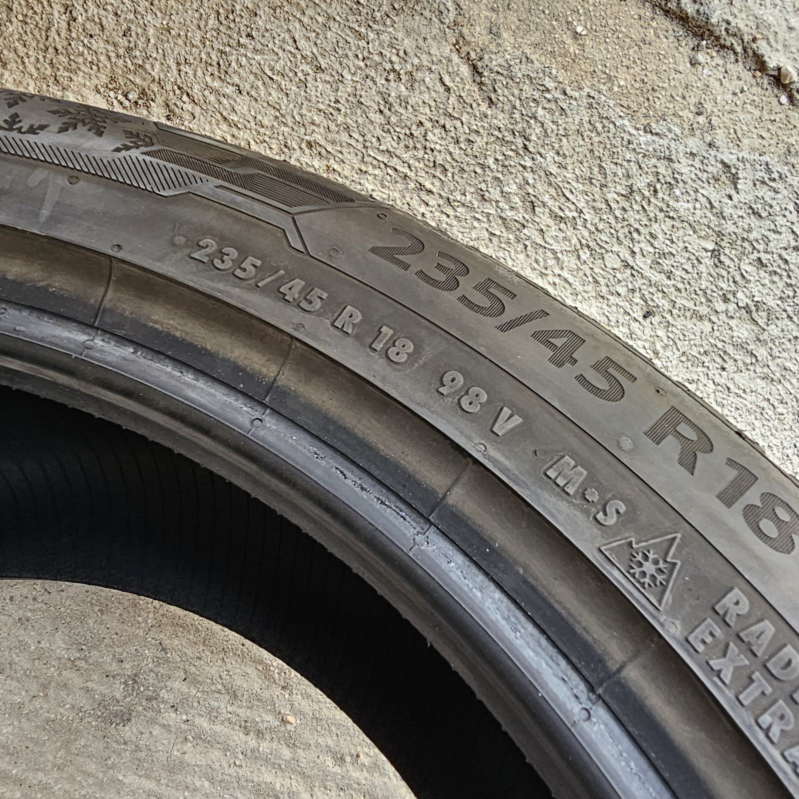 Gume Barum 235/45/18 zimska 4 kom.