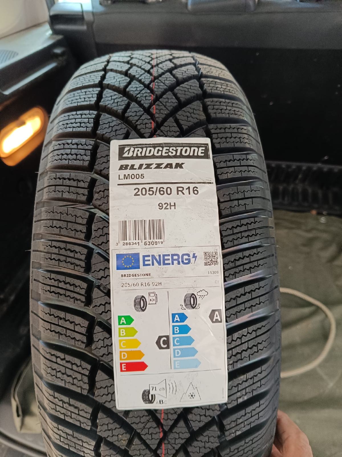 Gume Bridgestone 205/60/16 zimska 4 kom.