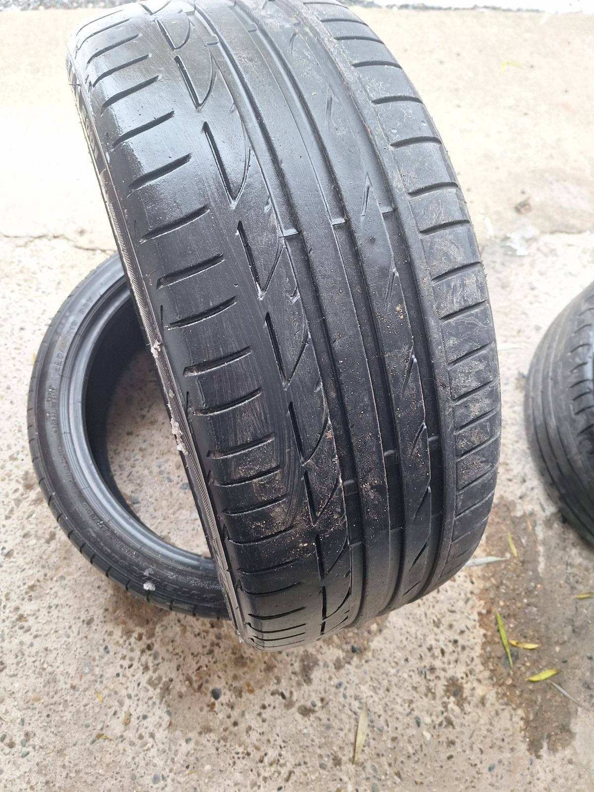 Gume Bridgestone 225/40/19 ljetna 4 kom.