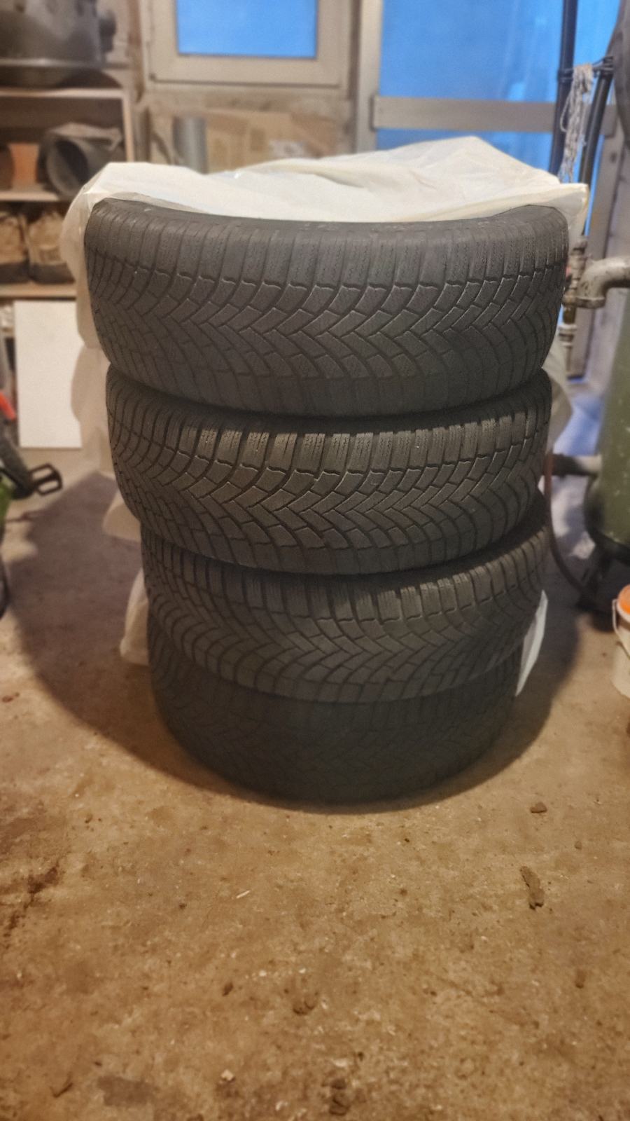 Bridgestone BLIZZAK LM005 SUV 235/60/R18, DOT 1623, zimske gume
