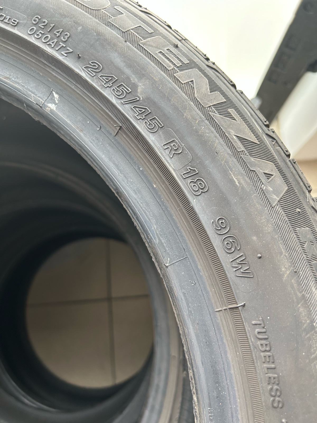 Gume Bridgestone 245/45/18 ljetna 4 kom.
