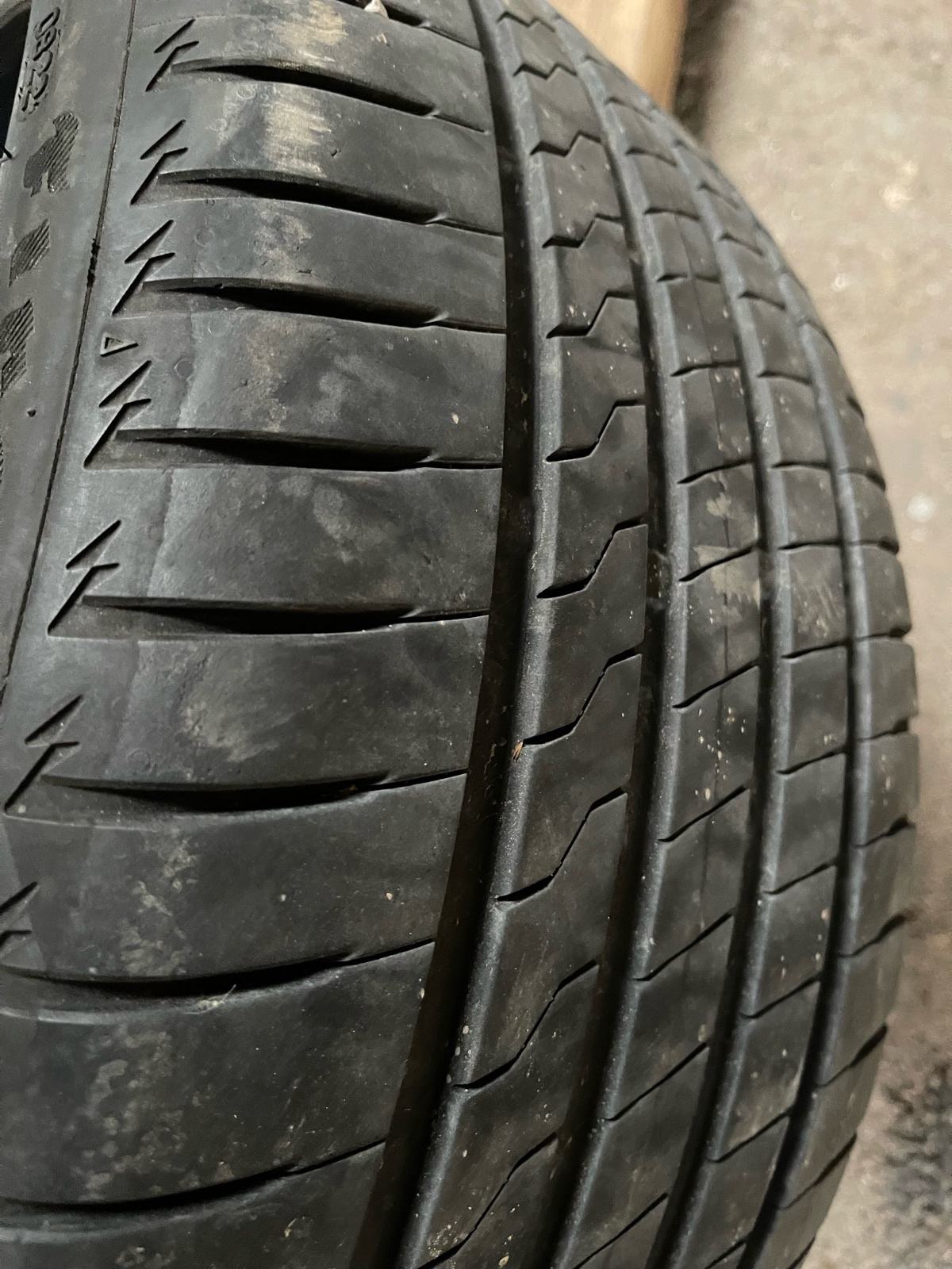 Gume Firestone 255/35/20 ljetna 2 kom.