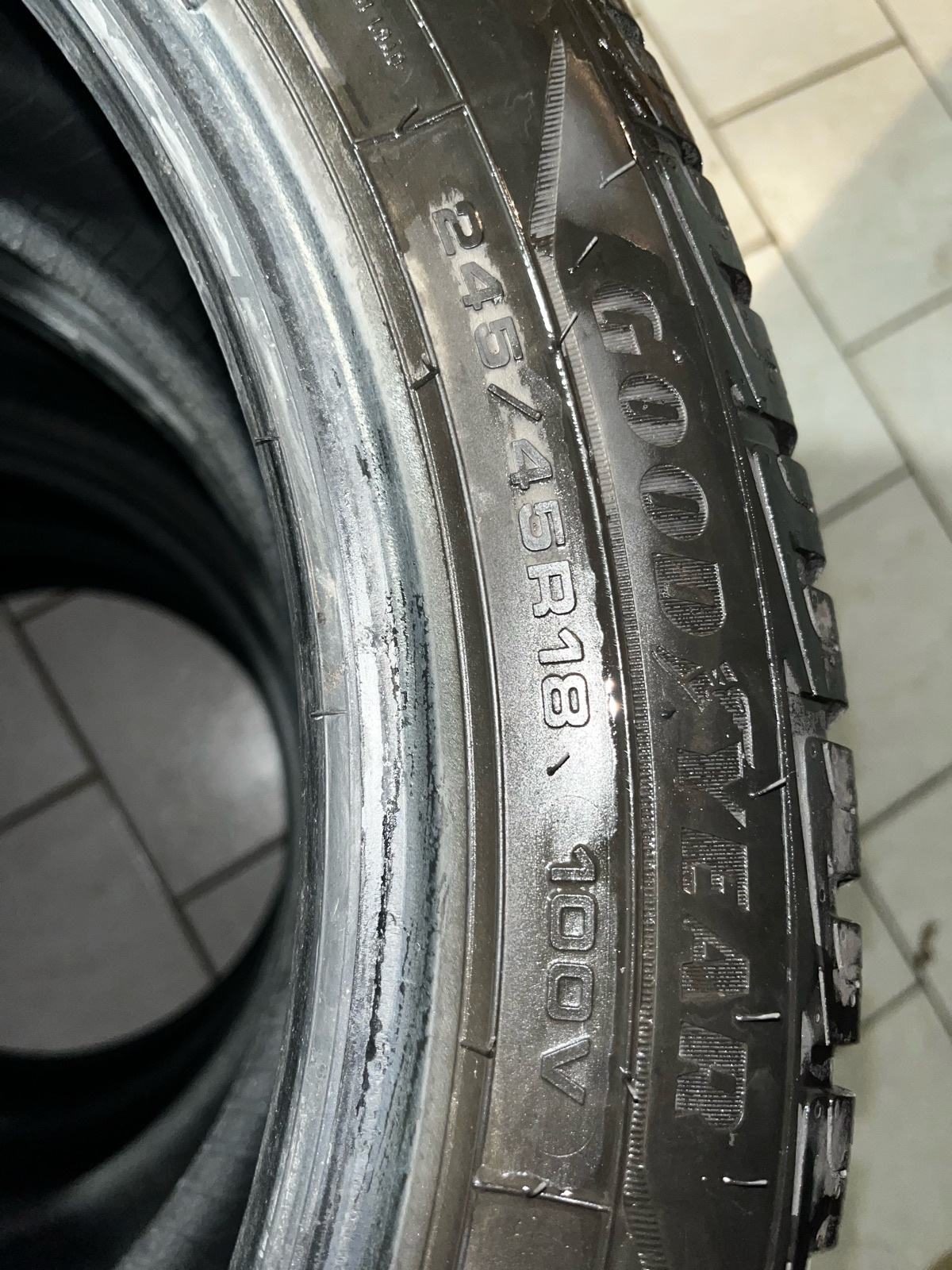 Gume Goodyear 245/45/18 100V zimska 4 kom.