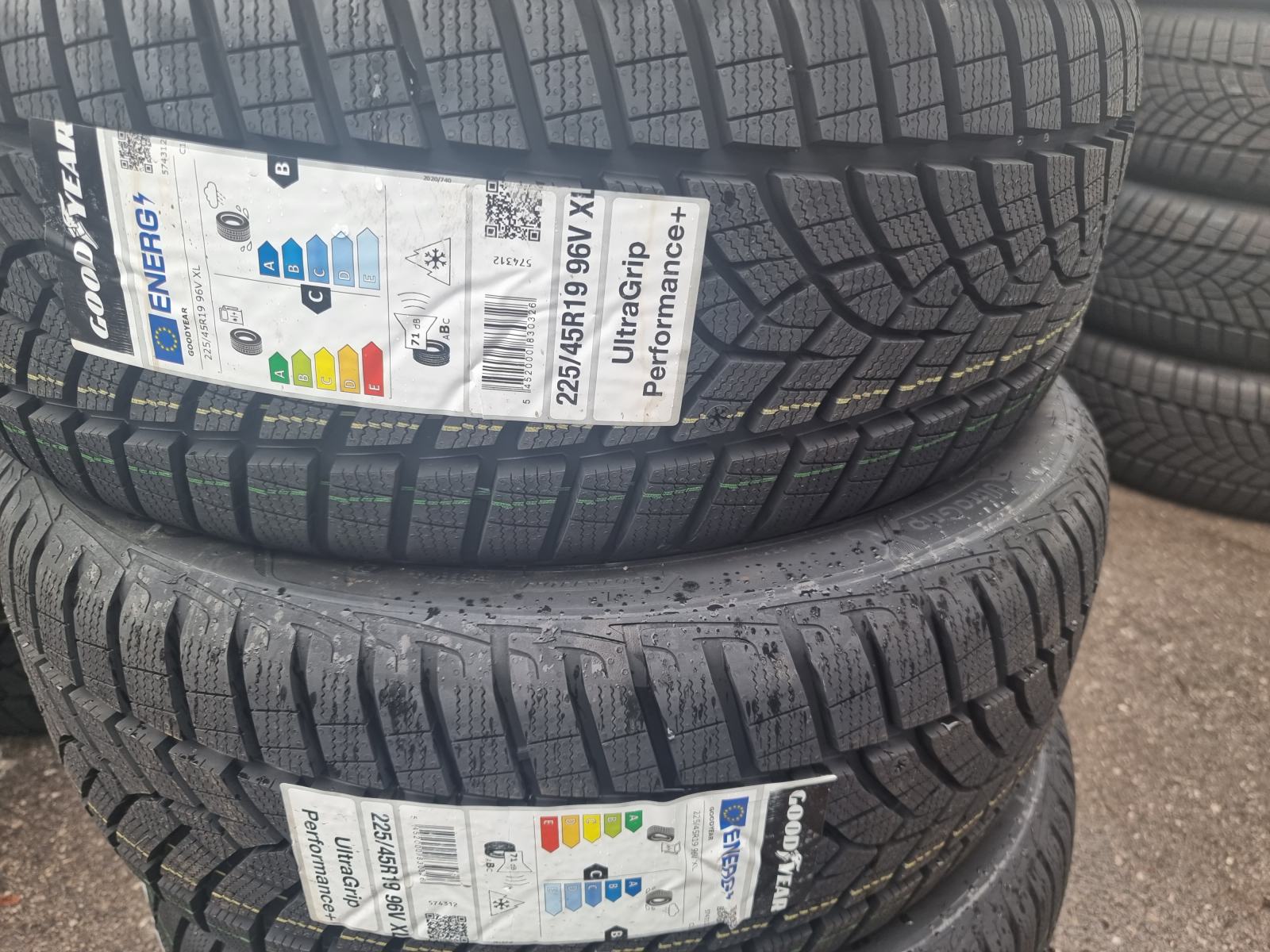 Gume Goodyear UltraGrip performance +, 225/45/19 zimska 4 kom.