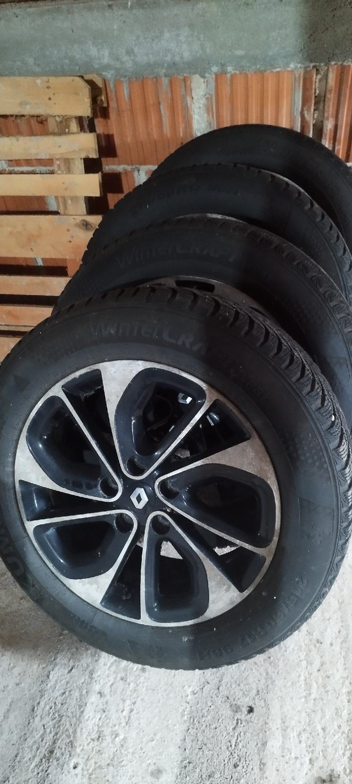 Gume Kumho 215/60/17 zimska 4 kom.