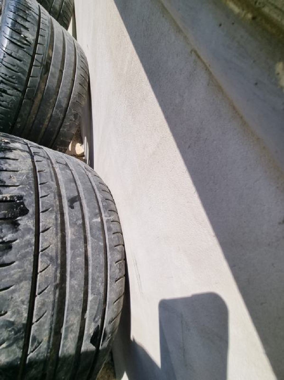 Gume ljetne 235/45R17, 4 komada, 6mm visina, očuvane