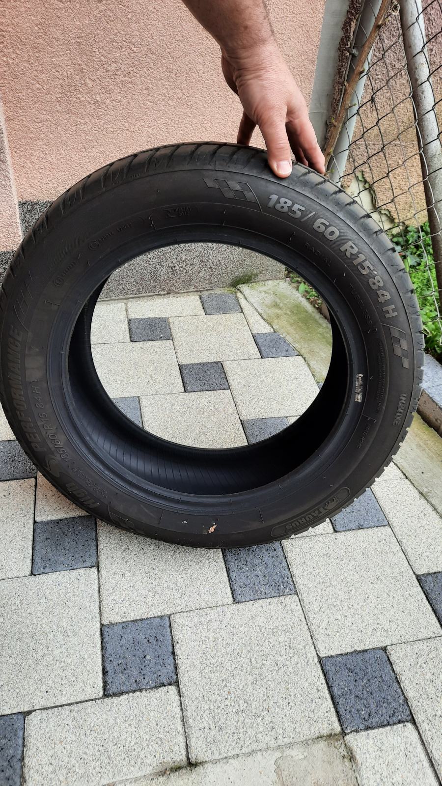 Gume Taurus 185/60/15 ljetna 2 kom.