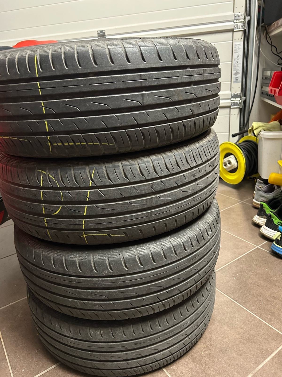 Gume Toyo 185/60/15 ljetna 4 kom.