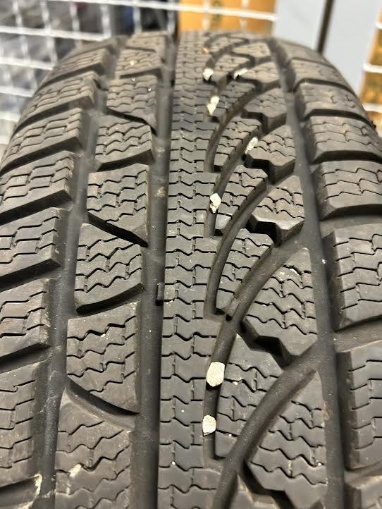 Petlas snow master 185/65/15 4 zimske,DOT2922,kao nove, sve za 100eura