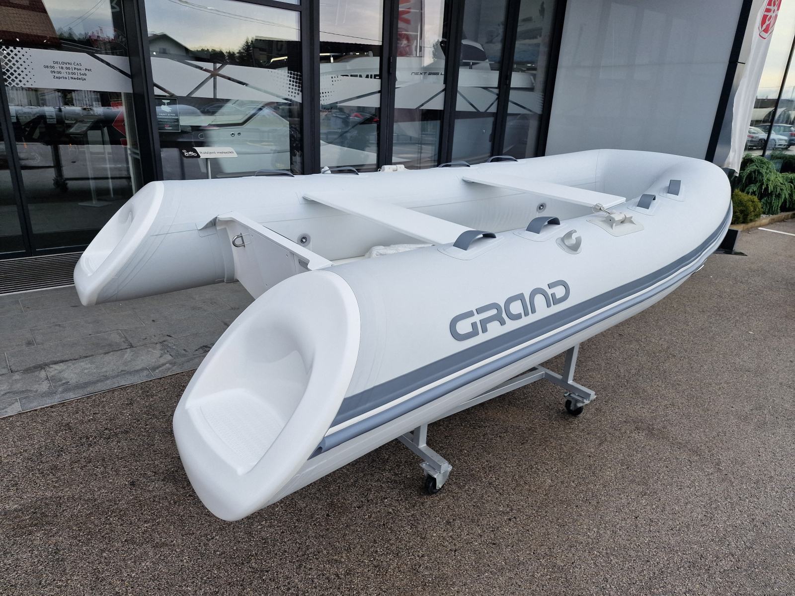 Grand S330 HL + YAMAHA F20 - AKCIJSKI KOMPLET