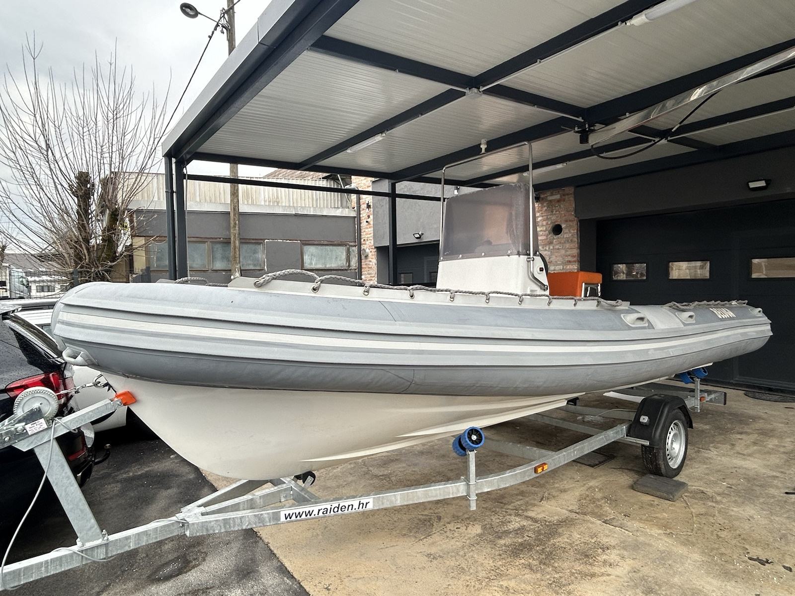 GUMENJAK BELUGA 6,40 **NOVO** BEZ MOTORA