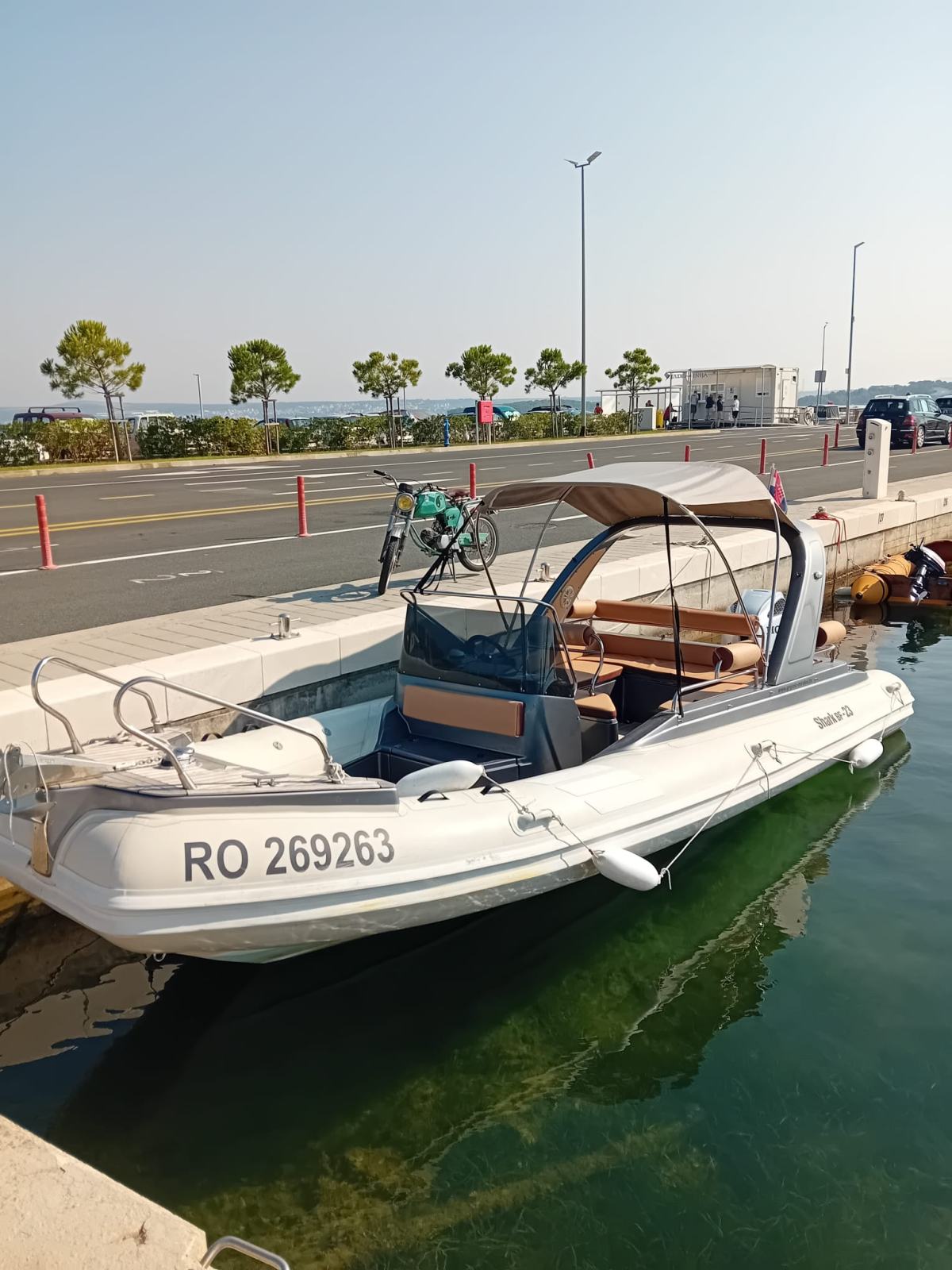 Gumenjak SHARK 23 - rabljeno - model 2020 sa motorom HONDA BF 200 D