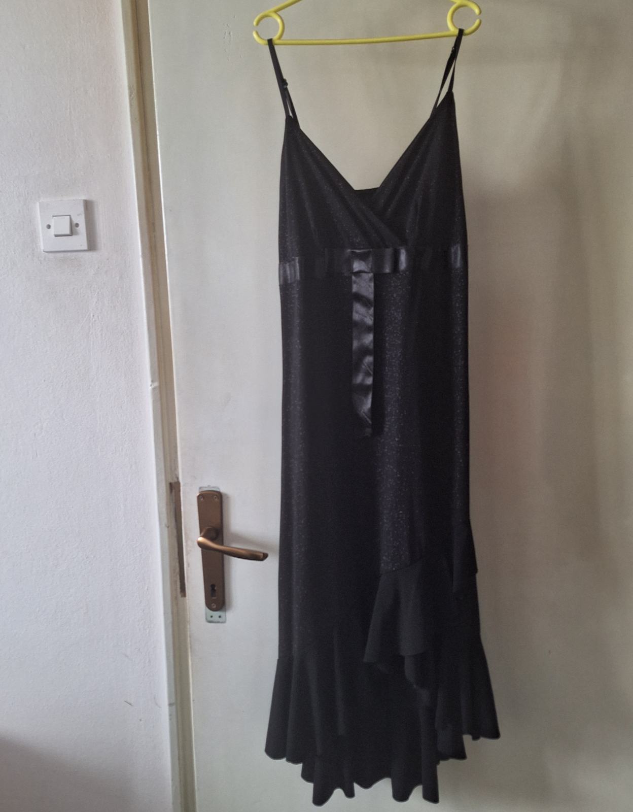 Crna haljinica s glitterom