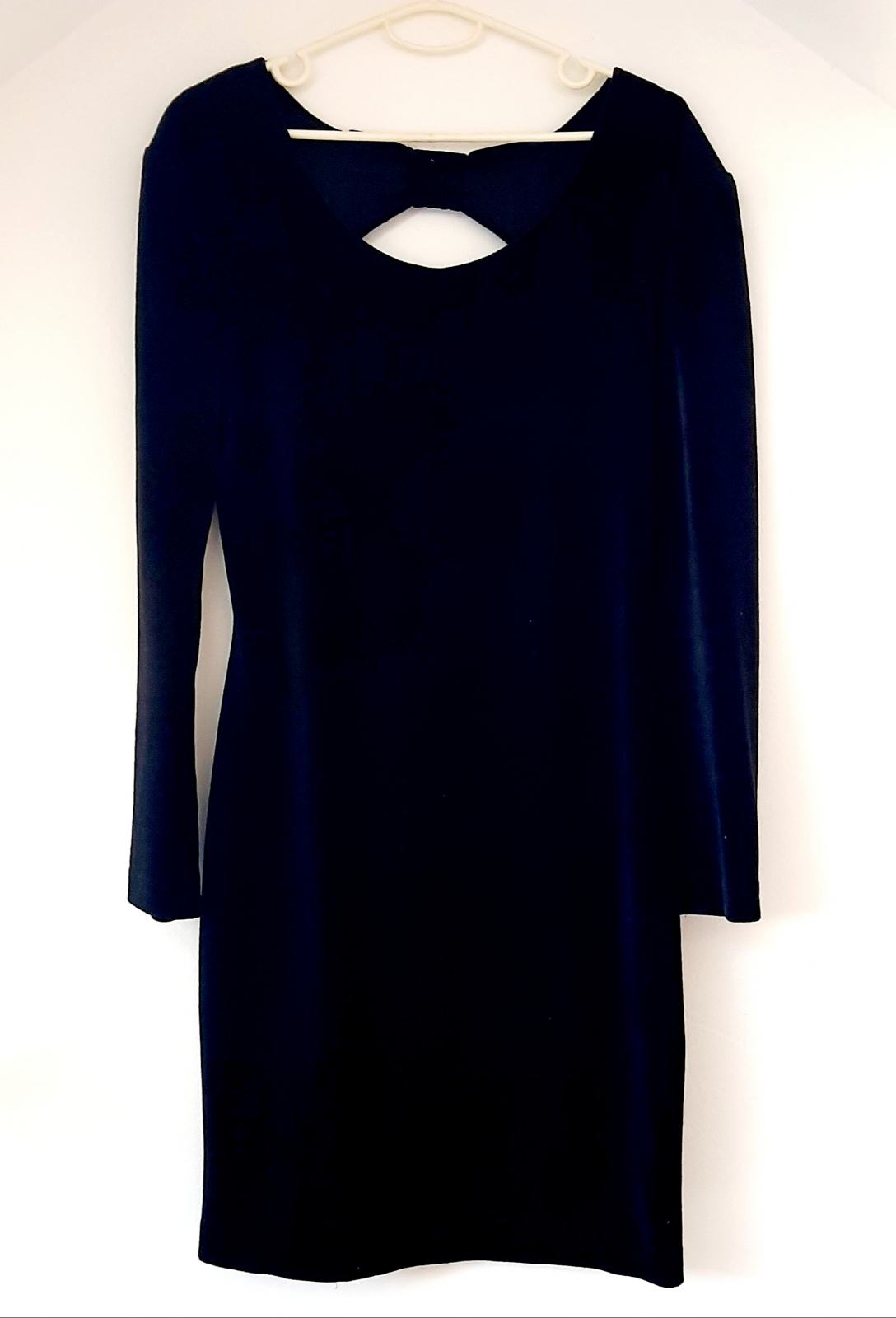 Mala crna haljina pliš gola leđa 36