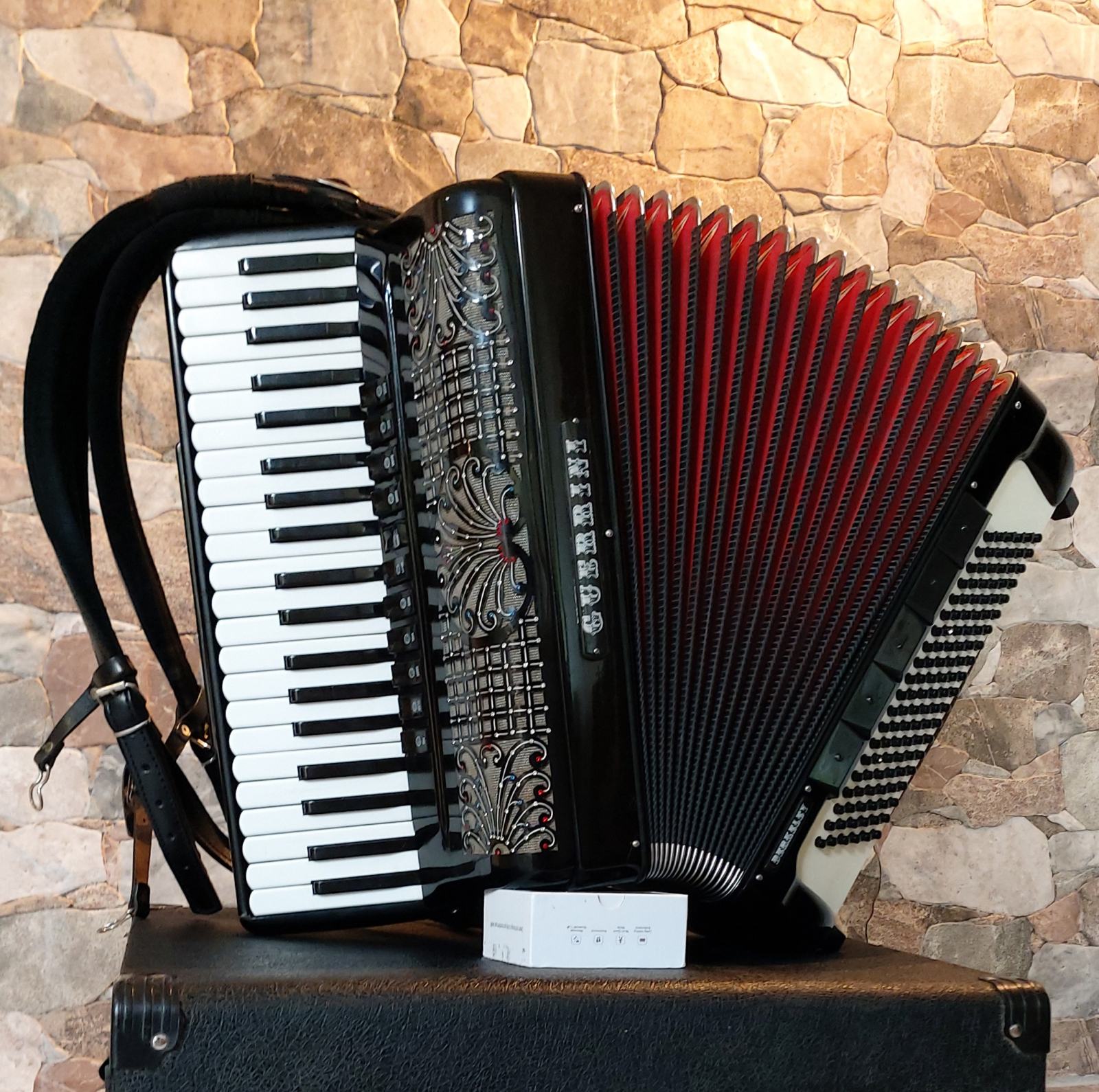 GUERRINI Berkeley 11+M+5 reg. 4/5 glas. 120 bass SPECIAL MODEL