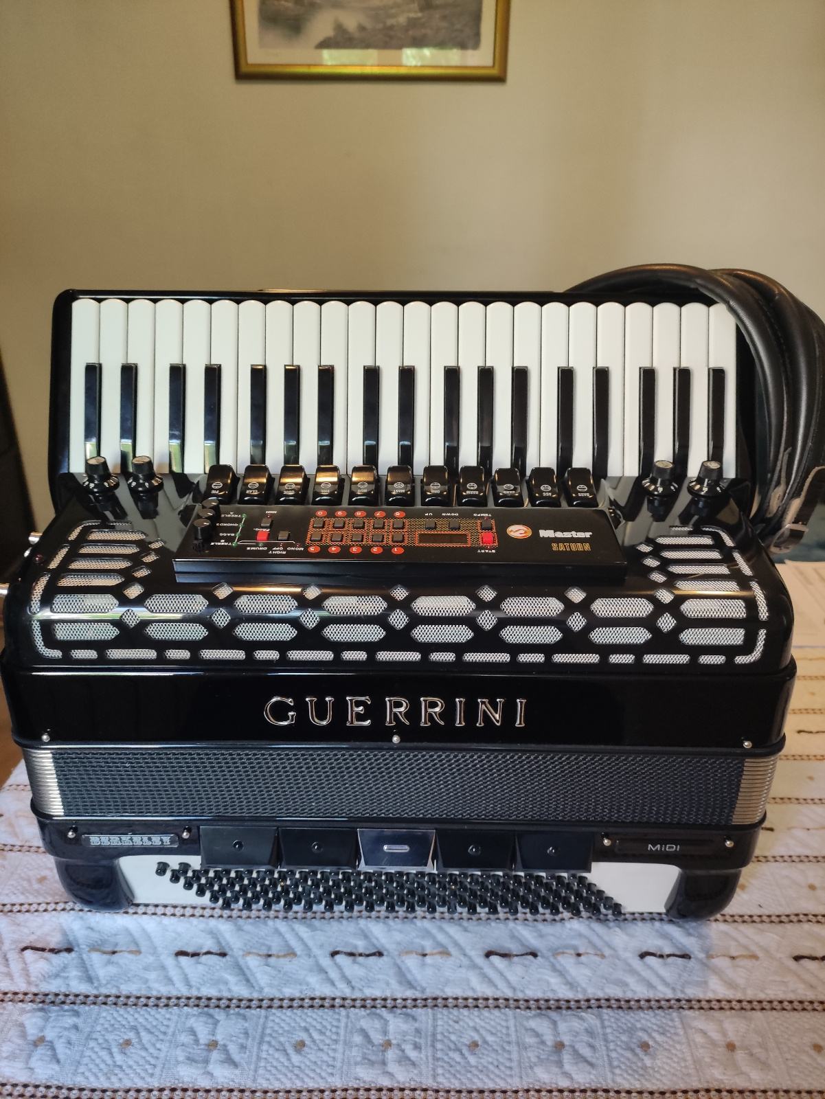 GUERRINI Berkeley 120 b. 11+5 reg. kao *NOVA*