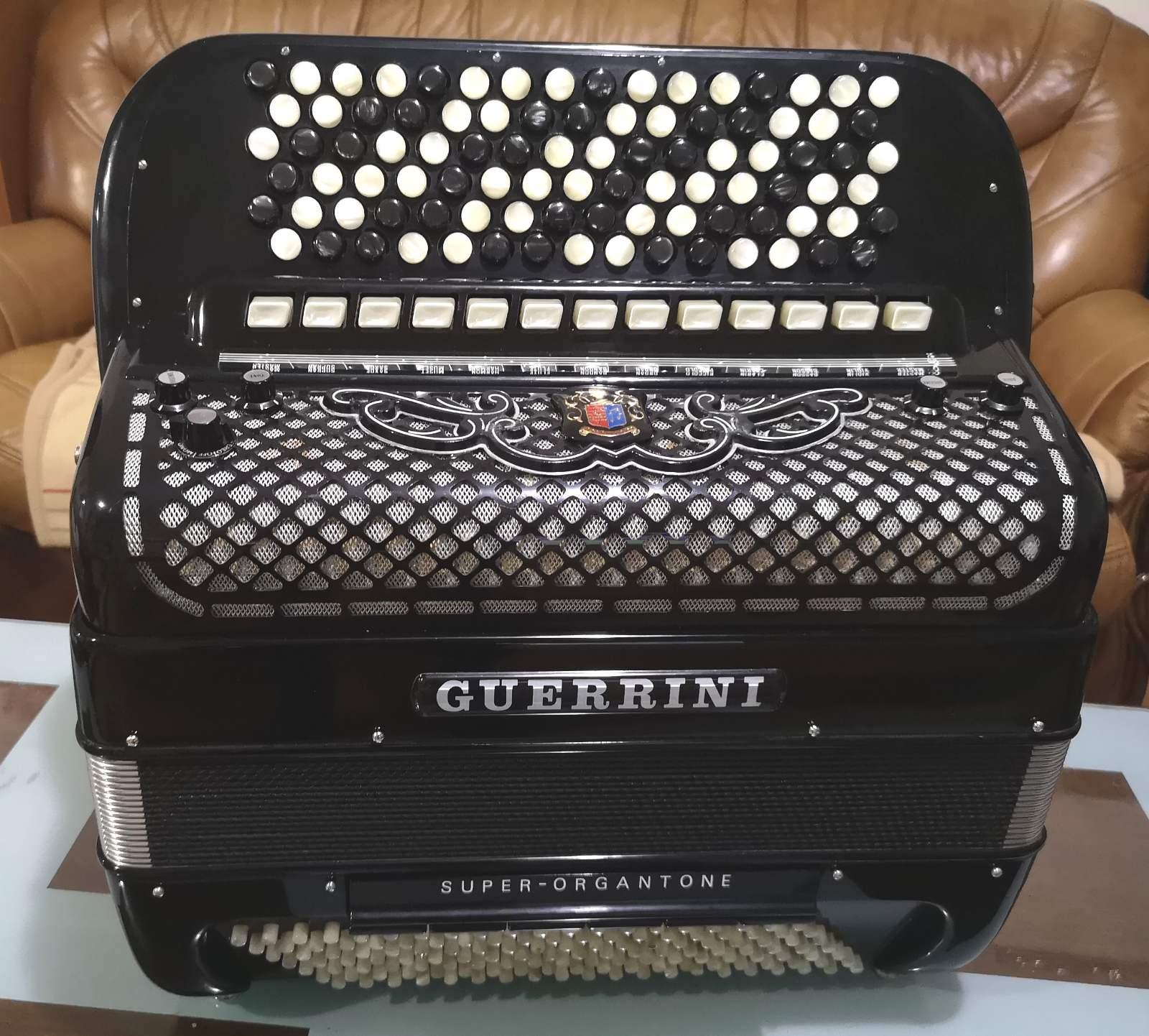 Dugmetara harmonika poduka