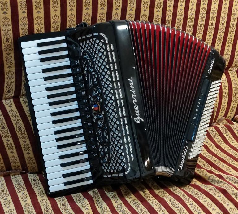 GUERRINI symphony 2 13+M+9 reg. 4/5 glas. 120 bass 2+2 DUPLA KABINA