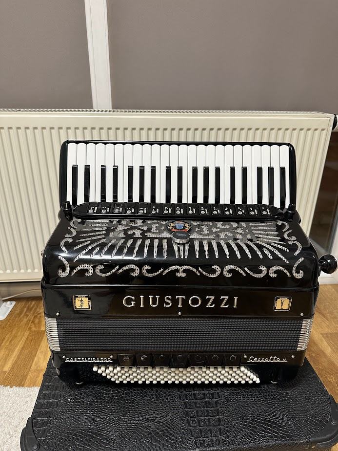 HARMONIKA GIUSTOZZI CASSOTTO V, 120b, dupla kabina, 15+7+1