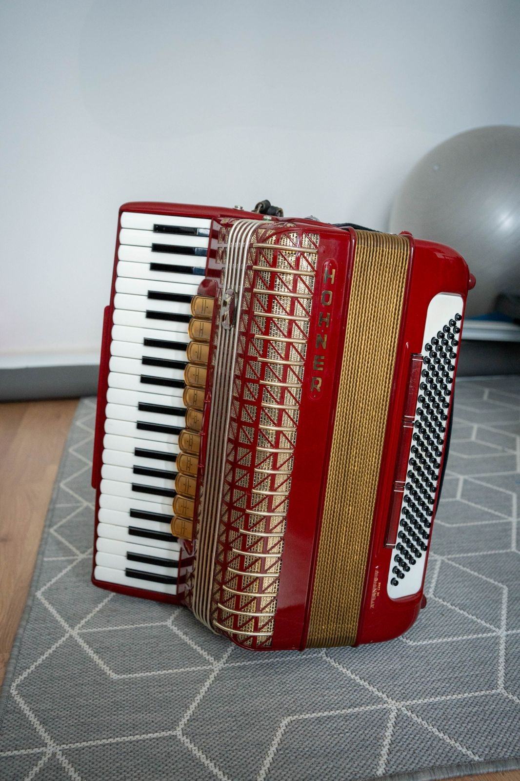 Harmonika Hohner Atlantic IV - De Luxe četveroglasna - 120 basova