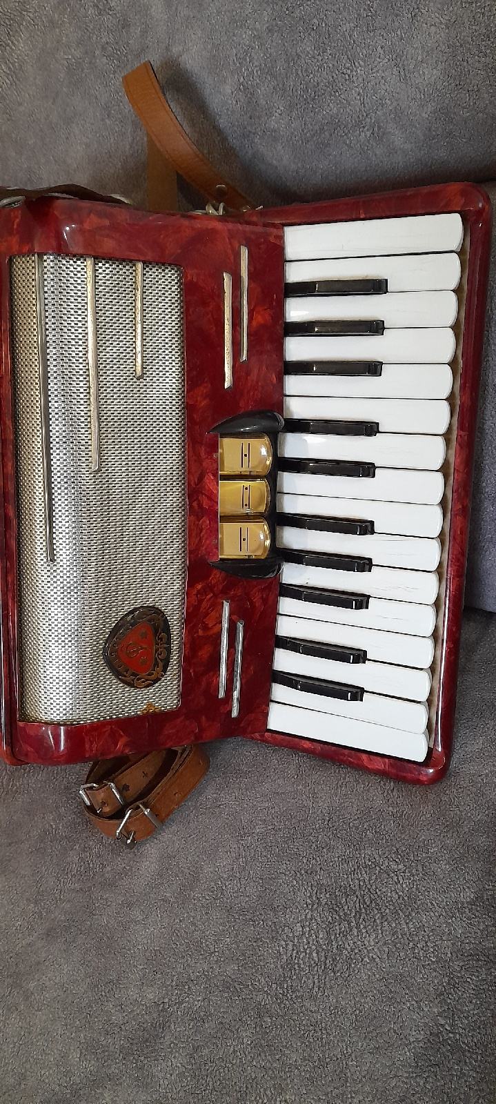 harmonika melodija 32 bas ispravna