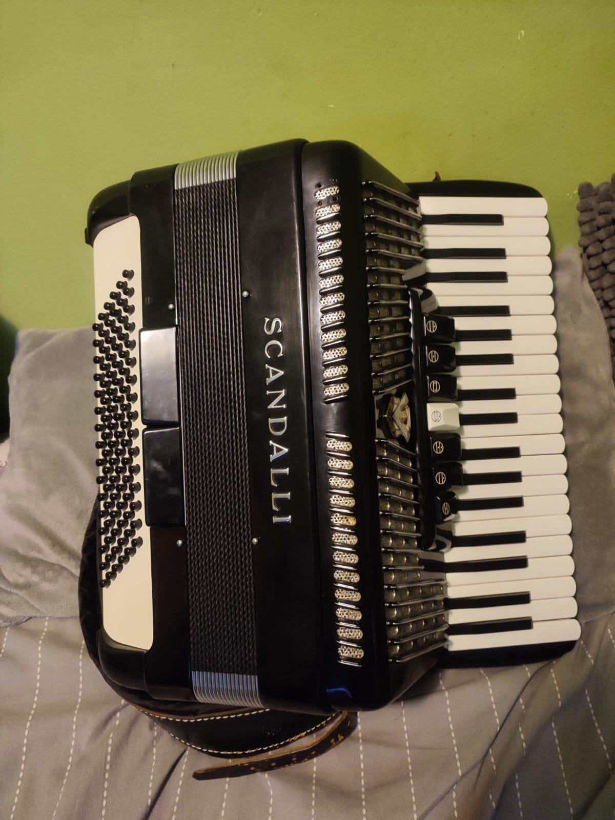 Harmonika Scandalli 96 basova