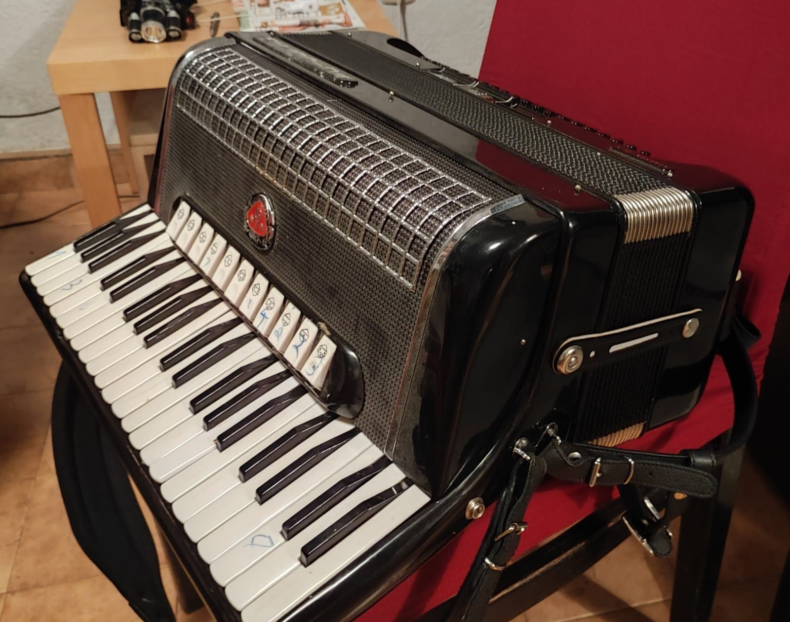 Melodija Carmen-DL 120 basova